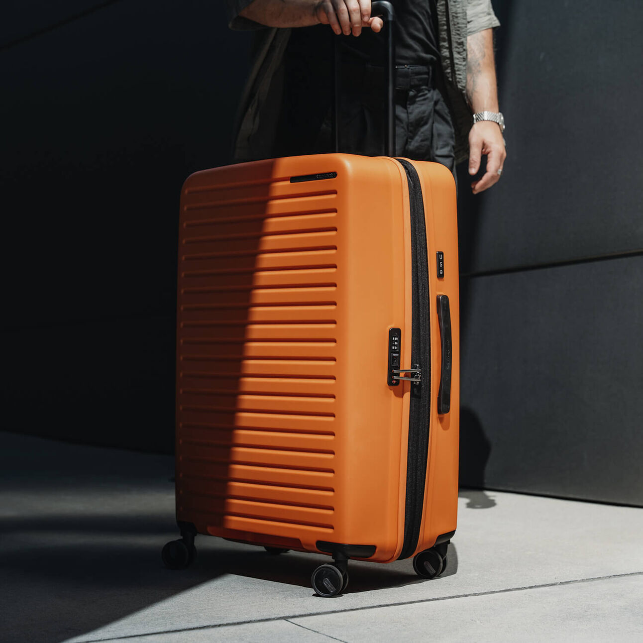 Restackd Spinner expandable (4 wheels) 75cm Orange | Samsonite UK