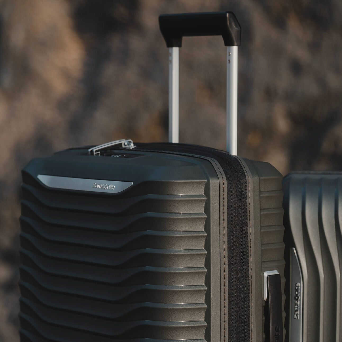 Upscape Spinner expandable (4 wheels) 55cm Black | Samsonite UK