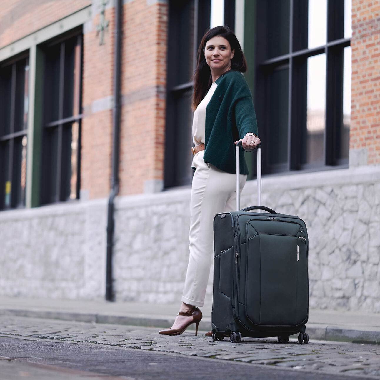 Respark Spinner Expandable (4 wheels) 67cm Green | Samsonite UK