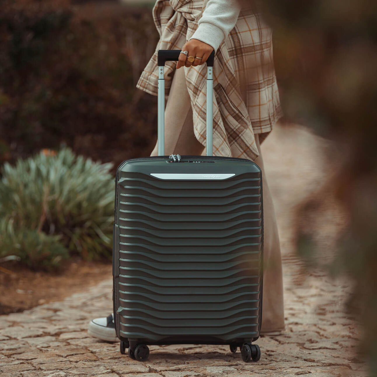 Upscape Spinner expandable (4 wheels) 55cm Black | Samsonite UK